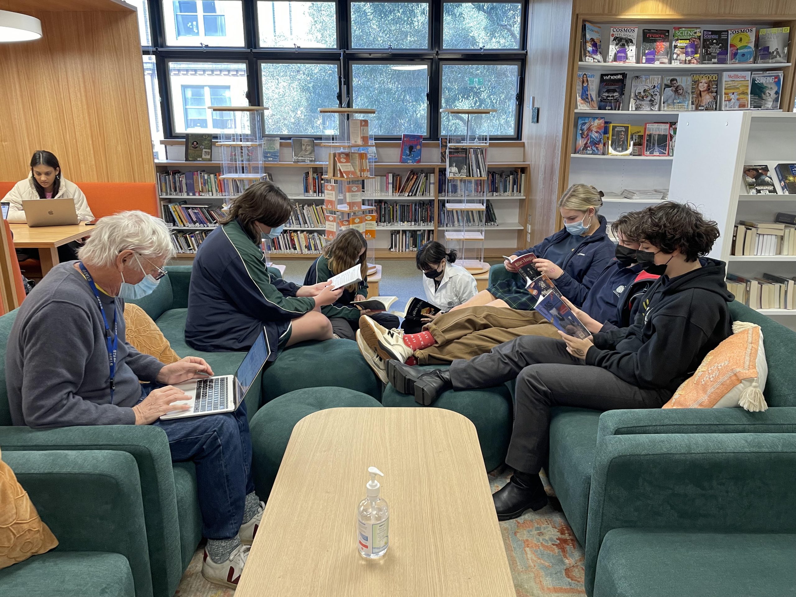 Students step onto the stage through scripts | International Grammar ...